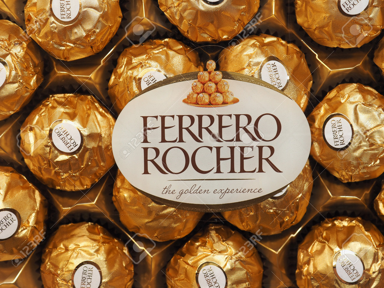 ALBA ITALIE VERS FEVRIER 2020 Chocolat Ferrero Rocher Banque D Images et Photos Libres De Droits. Image 141721840